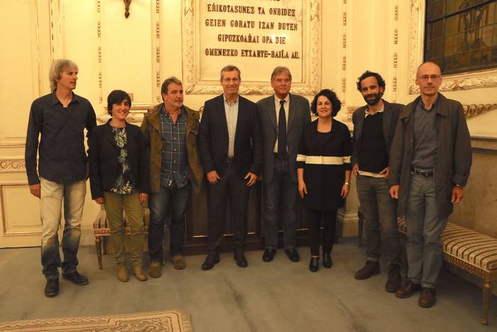 La Diputación y el presidente del Comité Científico de Geoparkea ...